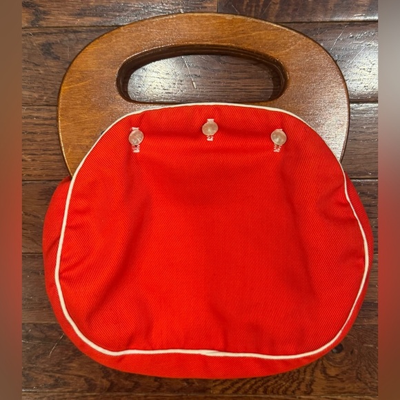 Bags | Vintage Ribbed Red Clamshell Closure Purse 7s Wooden Handle Bag ...
